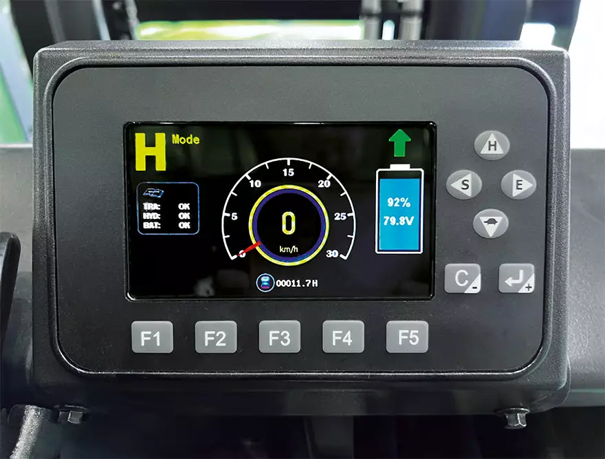 CLARK Electric Crossover Forklift L25XE / L30XE / L35XE 2500 - 3500 kg