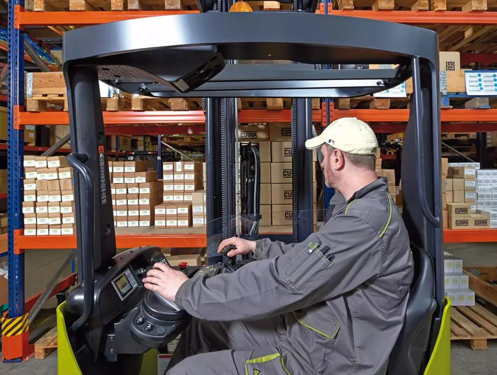 CLARK SRX14/16: Reach truck 1,400 - 1,600 kg