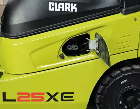 CLARK Electric Crossover Forklift L25XE / L30XE / L35XE 2500 - 3500 kg
