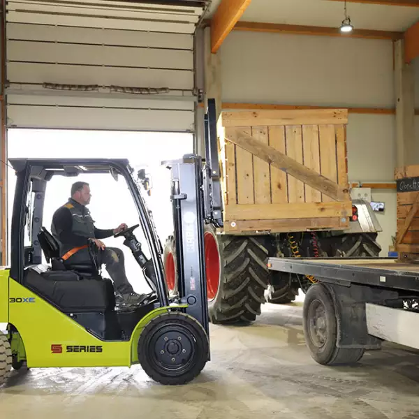 CLARK Electric Crossover Forklift S25XE / S30XE / S35XE 2500 - 3500 kg