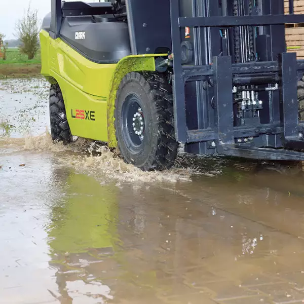 CLARK Electric Crossover Forklift L25XE / L30XE / L35XE 2500 - 3500 kg